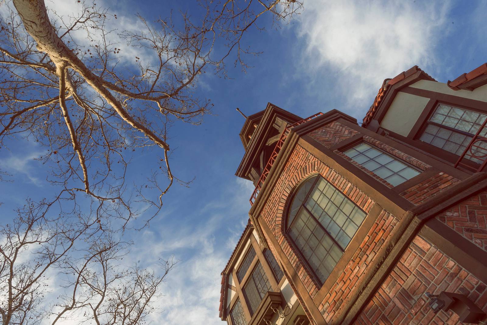 Apparition Room - Hidden California