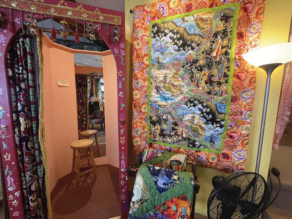 Café Kevah & Phoenix Shop - Hidden California