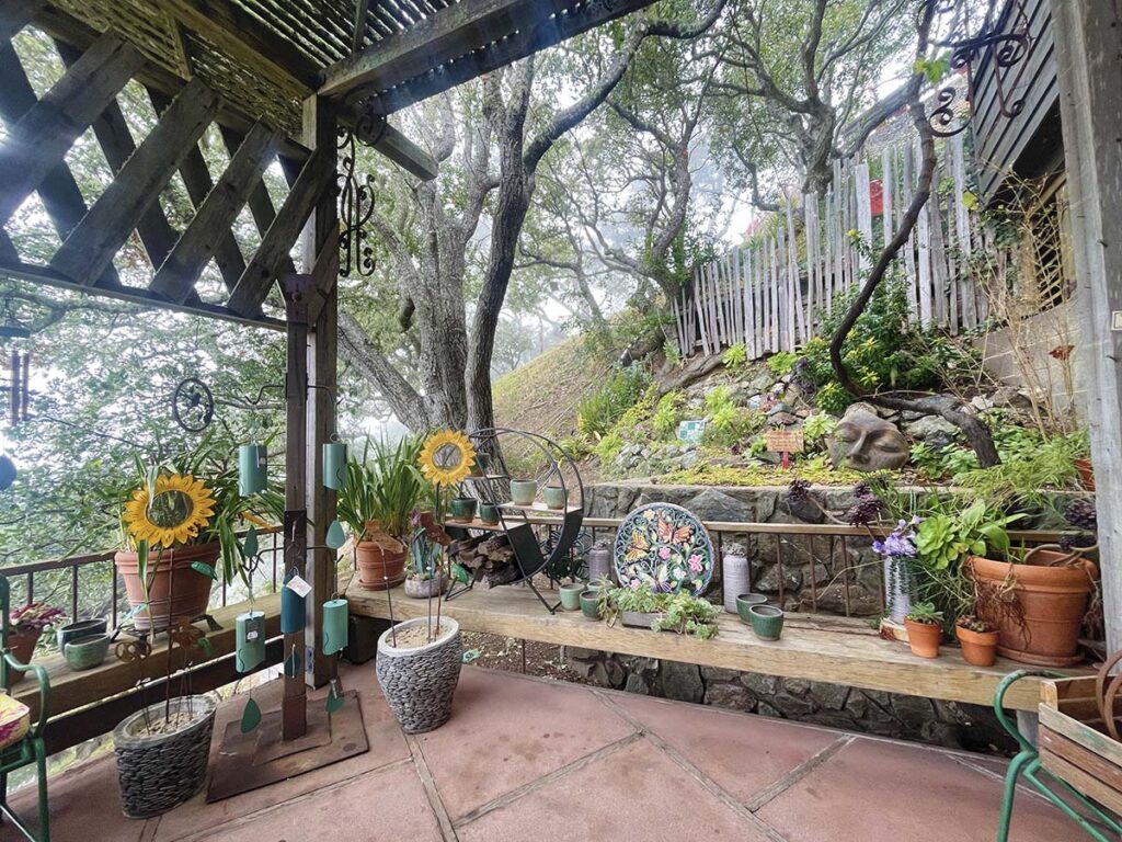 Café Kevah & Phoenix Shop - Hidden California